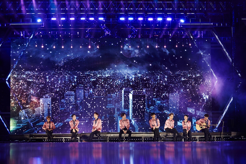 EXO ปิดท้ายทัวร์คอนเสิร์ตสุดยิ่งใหญ่พร้อมแฟนกว่า 70,000 คน | Sanook Music